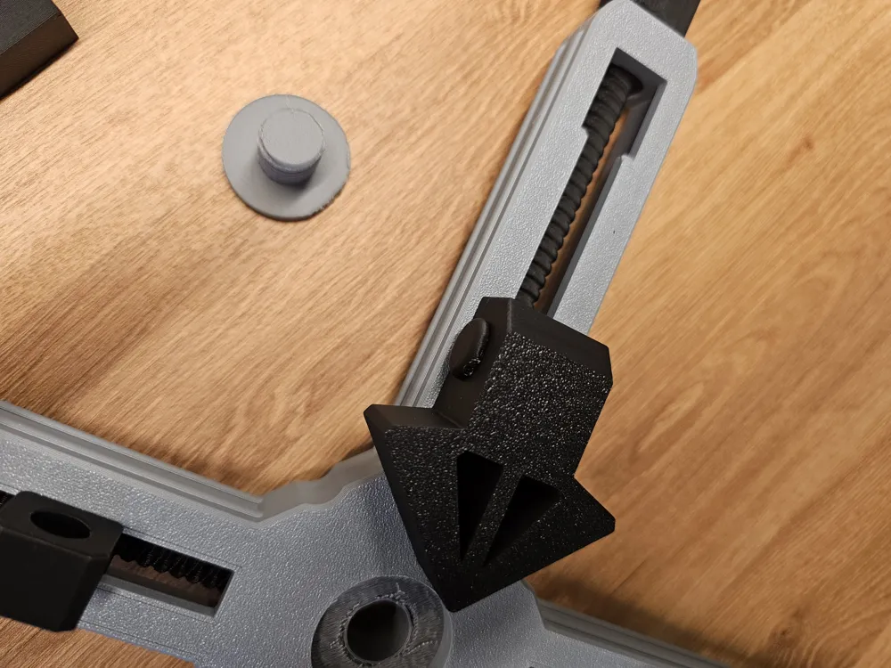 4-Way Vise attachment for modular clamp system by darioosz MakerWorld ...
