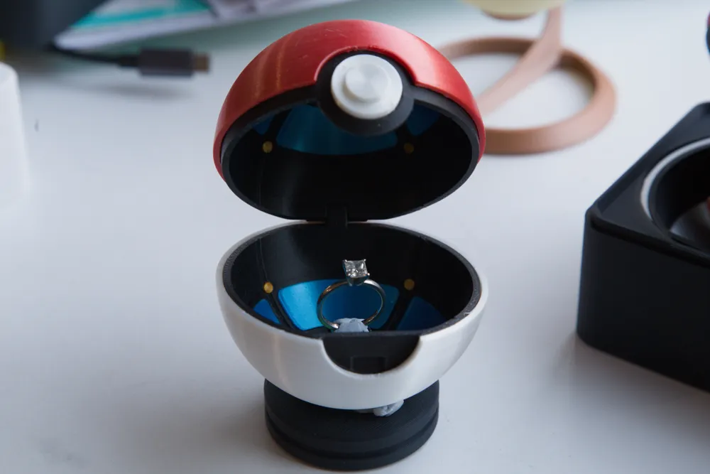 荧幕精准精灵球 (耗材铰链/卡扣式安装) 来自 tsubs.n MakerWorld：免费下载 3D 模型