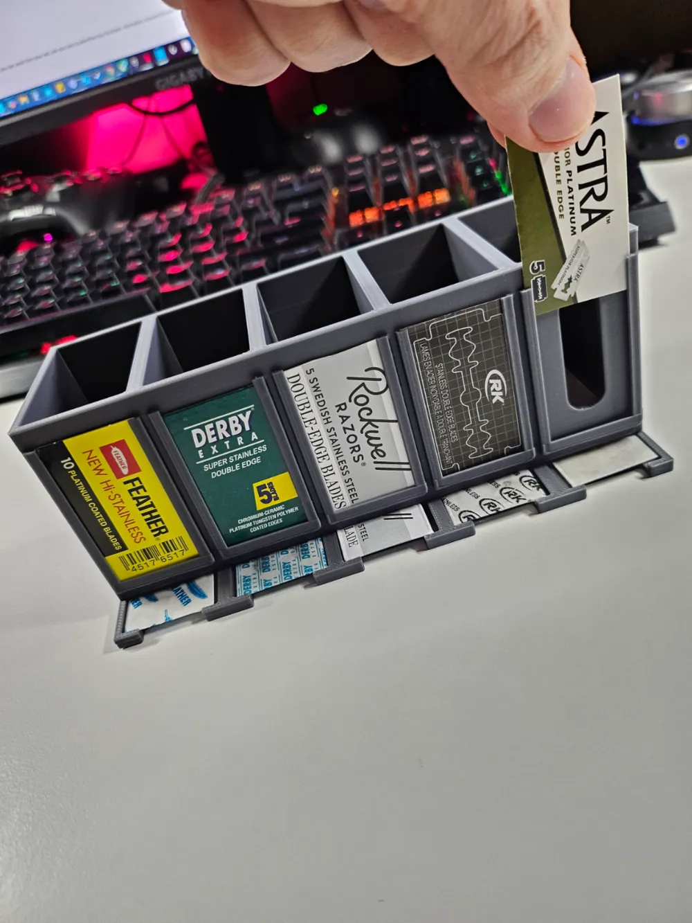 Razor Blade Dispenser - single or multi brands by Thibault01 MakerWorld ...