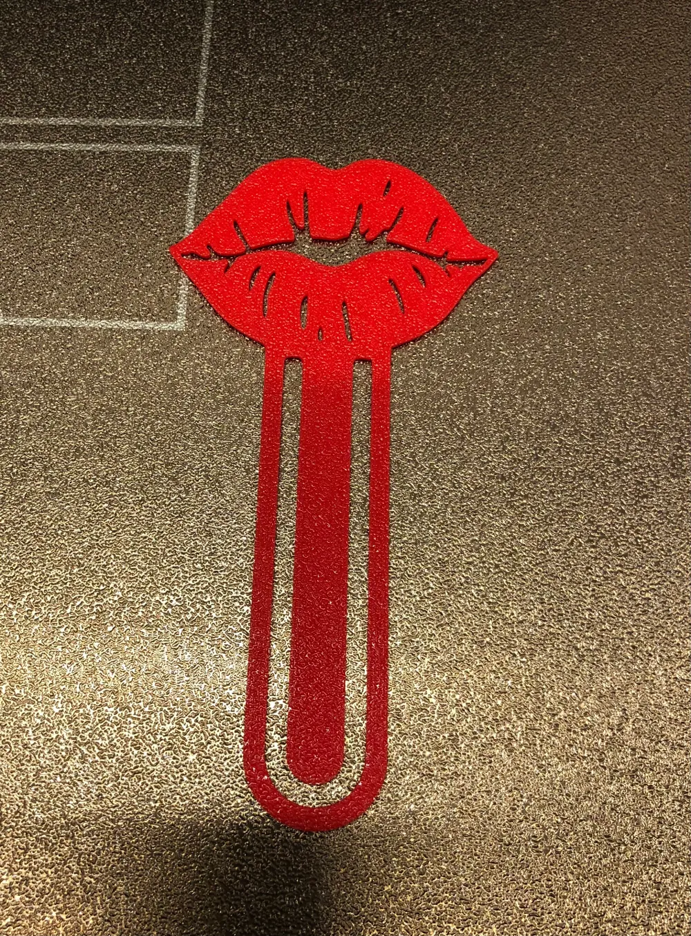 Valentine's Day kiss bookmark no AMS 0.4 mm nozzle by Simon3D - MakerWorld