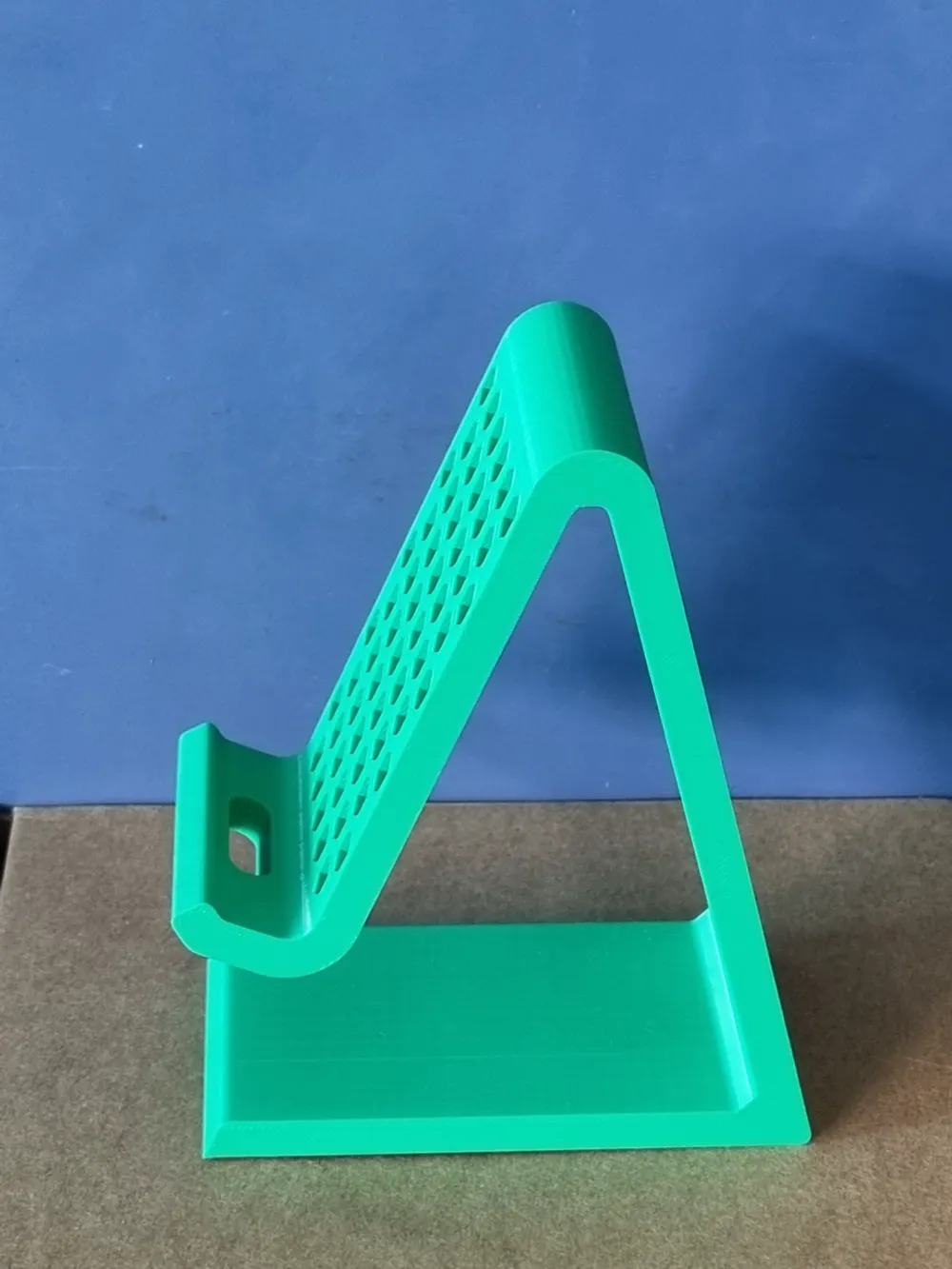 Simple Phone Stand by Zavion MakerWorld: Download Free 3D Models