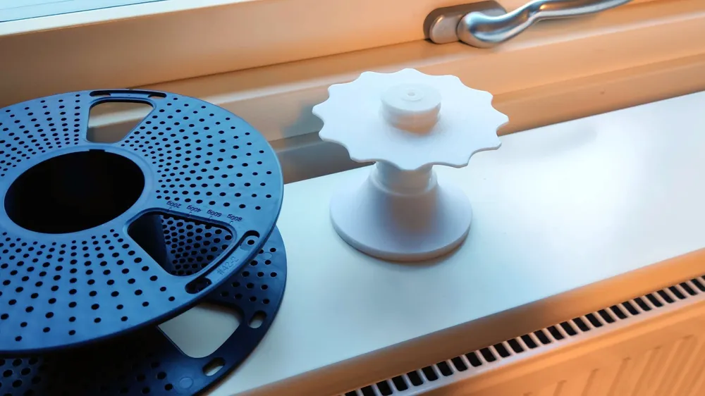 Self Centering Sunlu V2 Spool Holder for Python Remixed by Venna ...