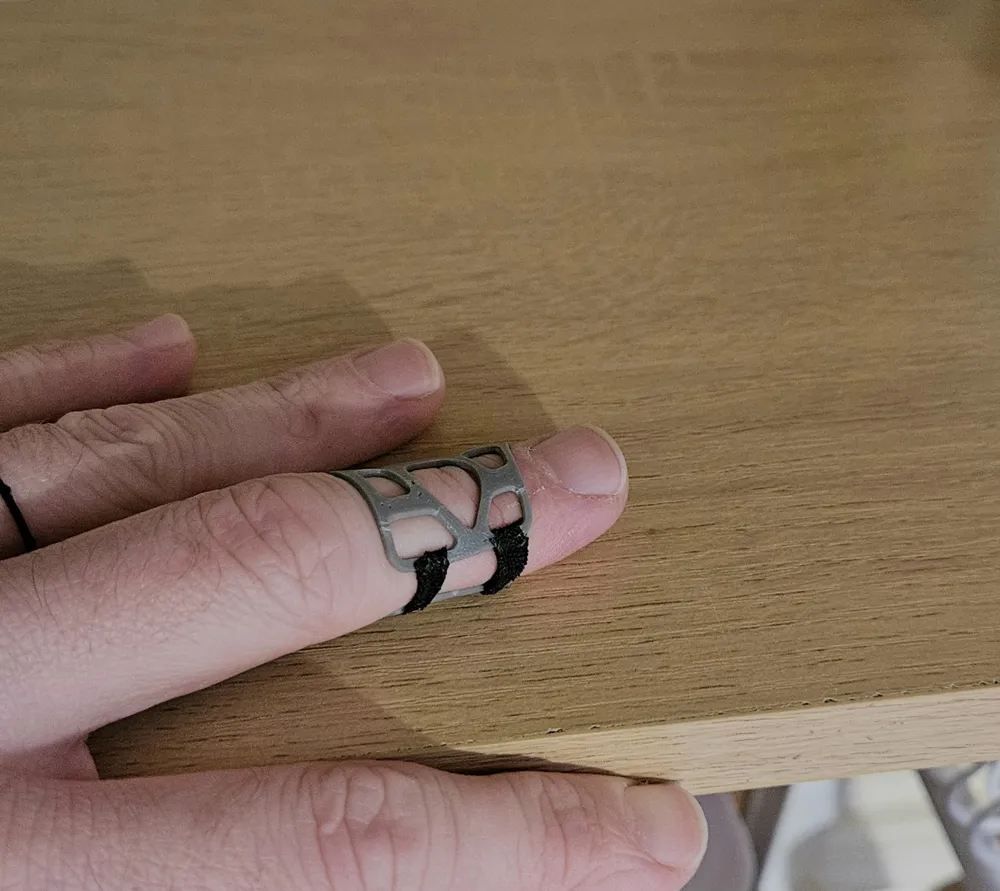 Finger Side-Support Splint (DIP joint) - Free 3D Print Model - MakerWorld