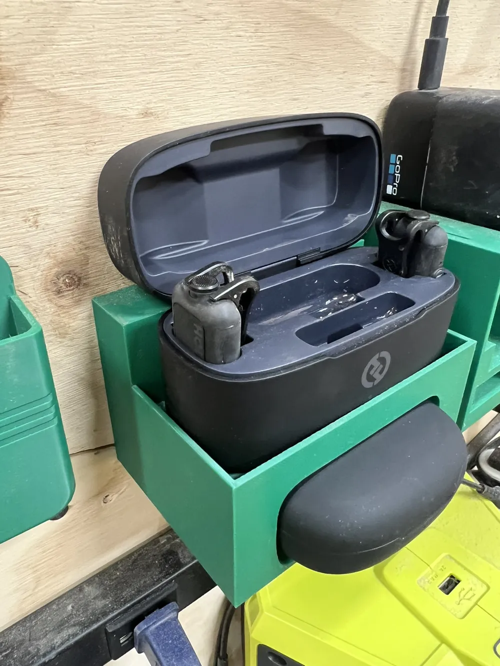 Hollyland Lark Max 2 Wall Mount - Free 3D Print Model - MakerWorld