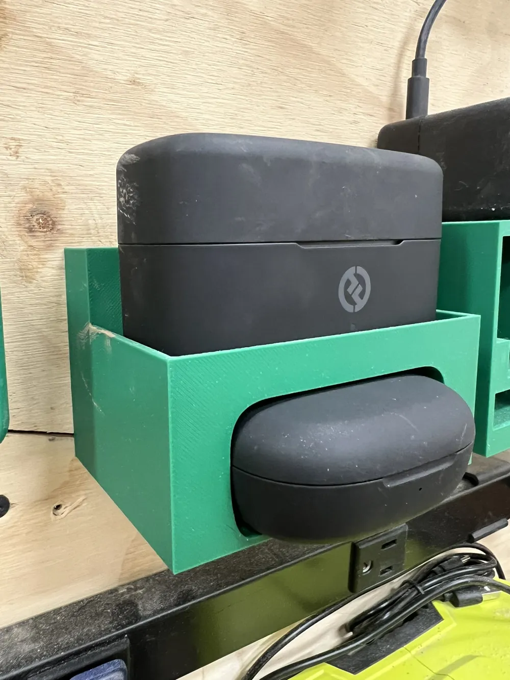 Hollyland Lark Max 2 Wall Mount - Free 3D Print Model - MakerWorld