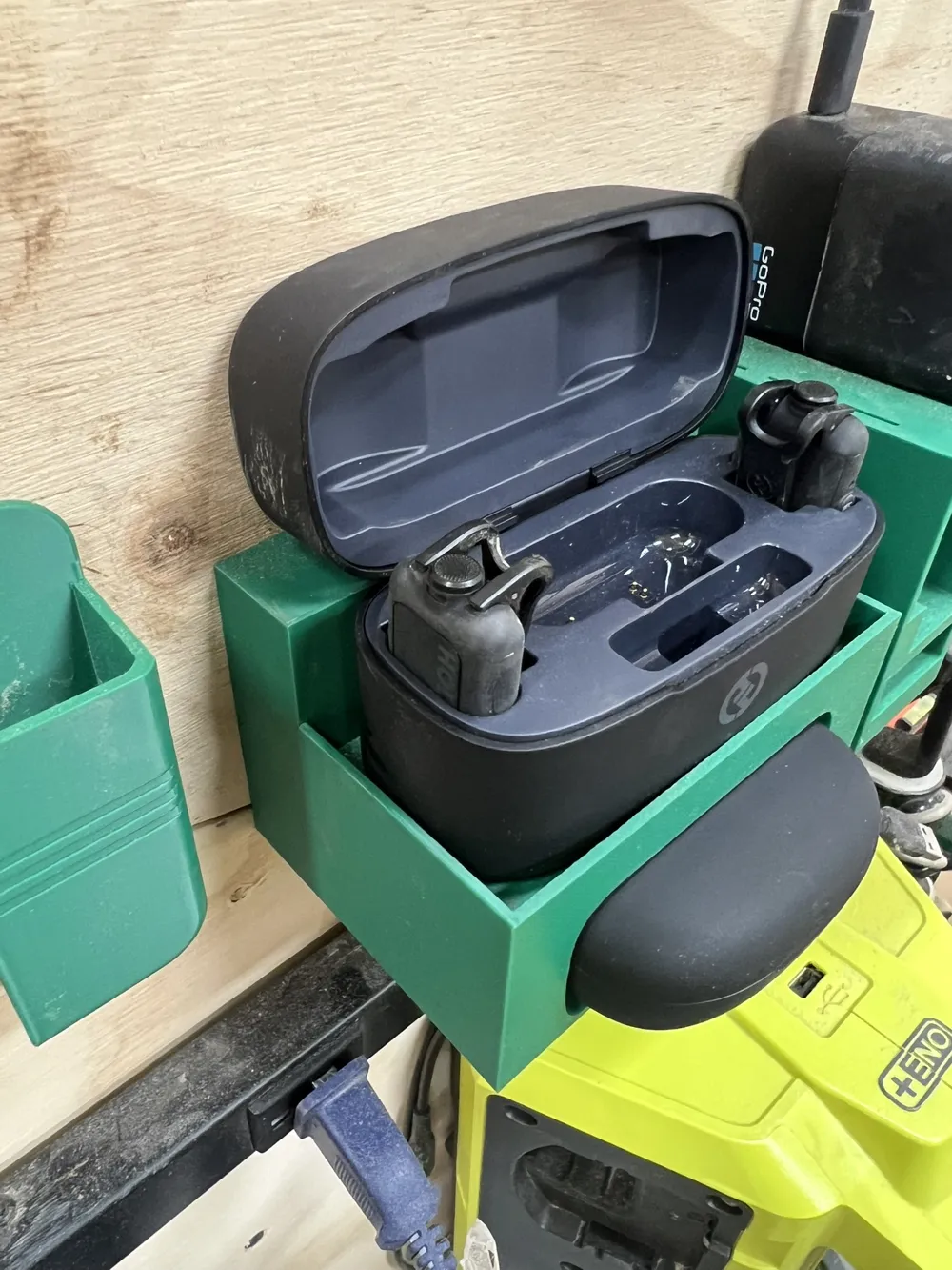 Hollyland Lark Max 2 Wall Mount - Free 3D Print Model - MakerWorld