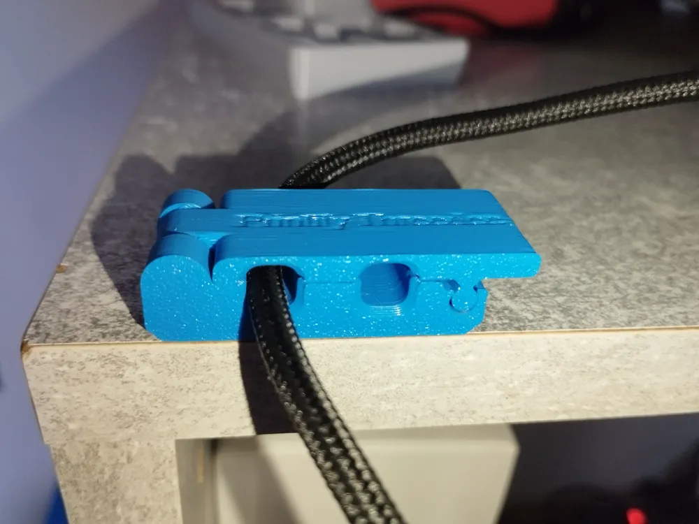 Print-in-Place Cable Holder by Printify Threedee - MakerWorld