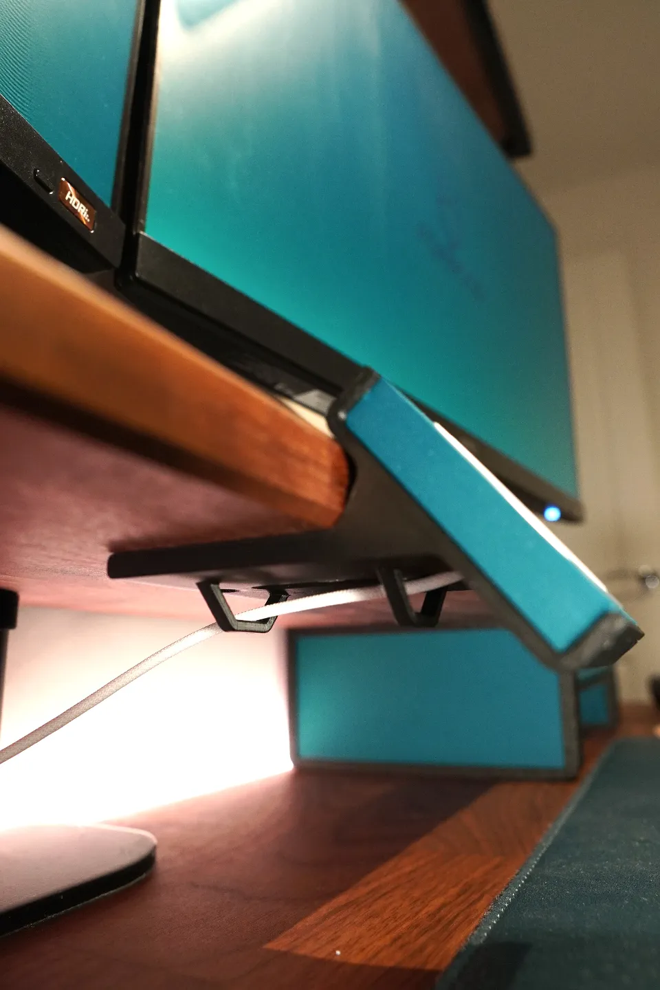 Magsafe Desk Shelf Mount By Foxwood by Foxwood MakerWorld: Download ...