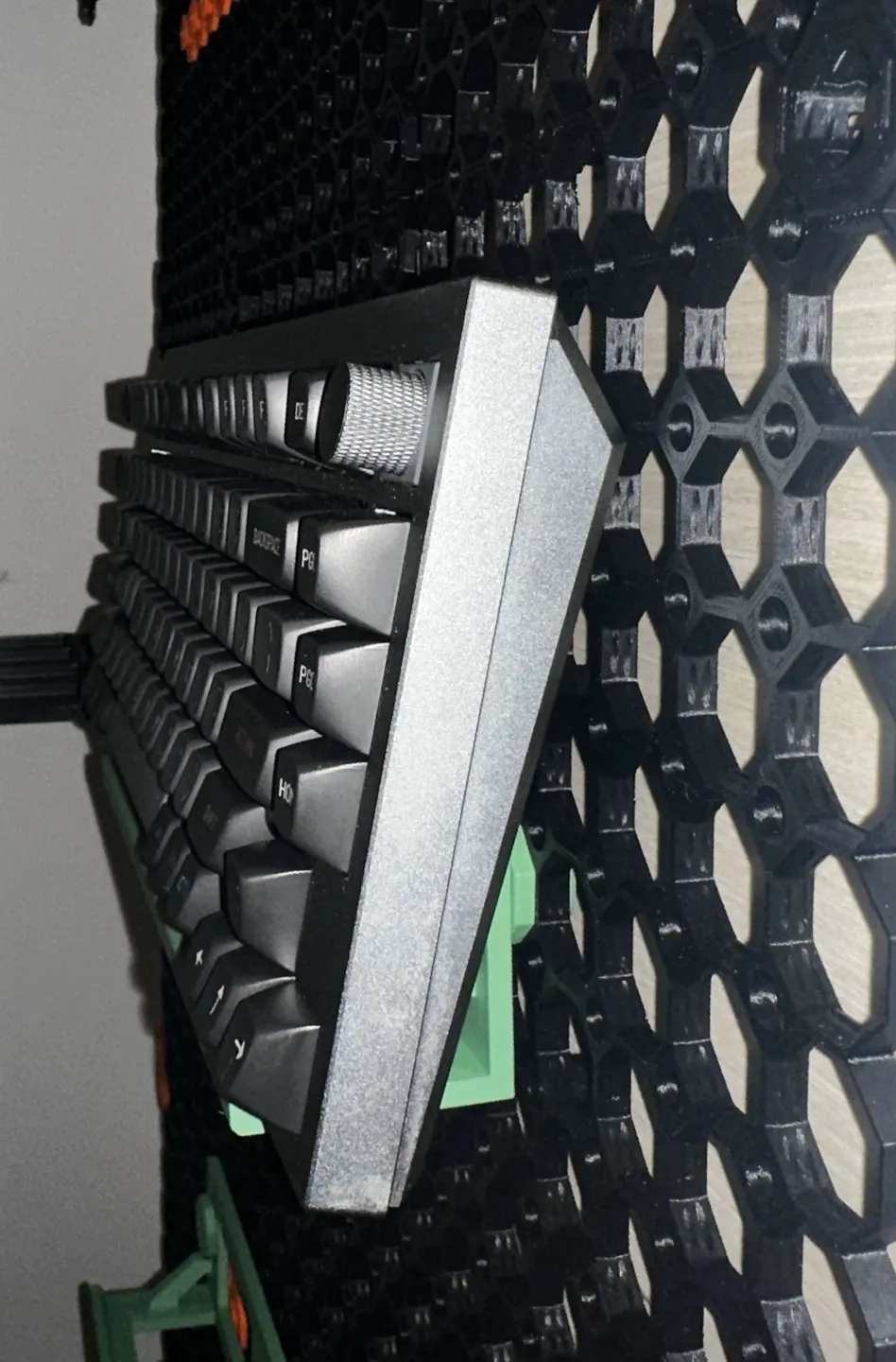 Multiboard Threaded Keyboard Holder Remixed by HiveMakerWorld: Download ...