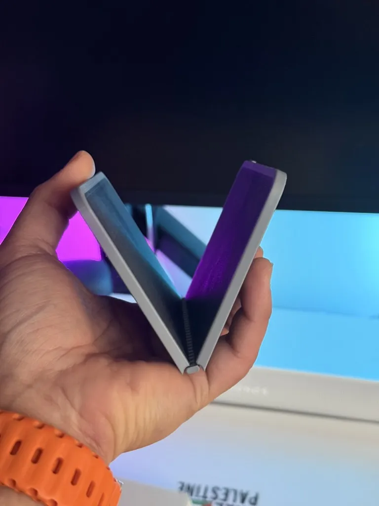 iPhone Fold 1:1 Replica (with folding hinge) - Free 3D Print Model ...