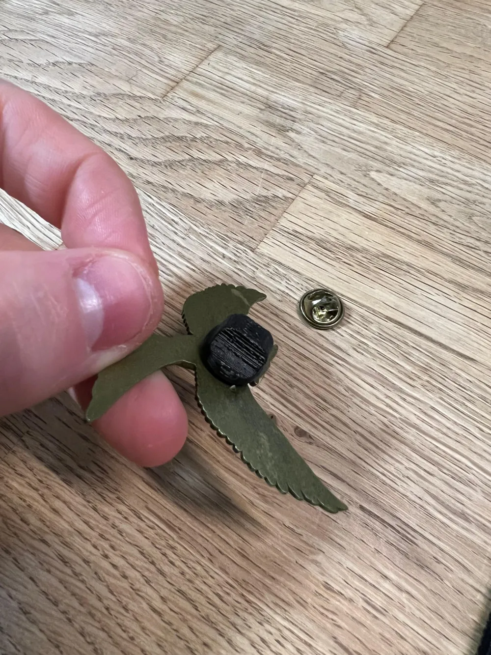 Pin / Brooch Back - Lock & Hold by ryuki_00 - MakerWorld