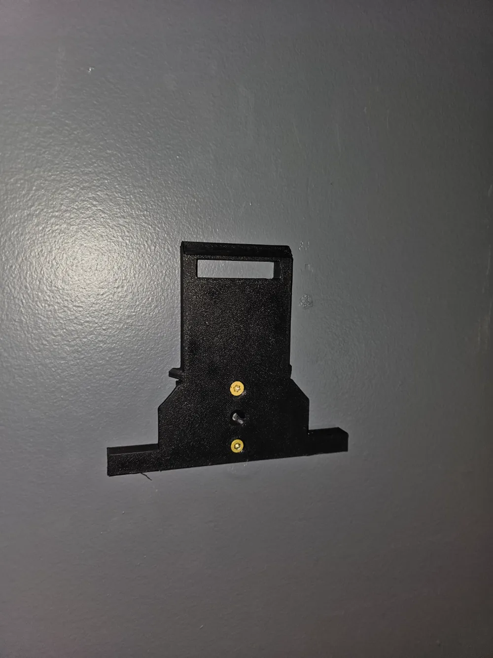 Packout Latching Wall Hanger - Free 3D Print Model - MakerWorld