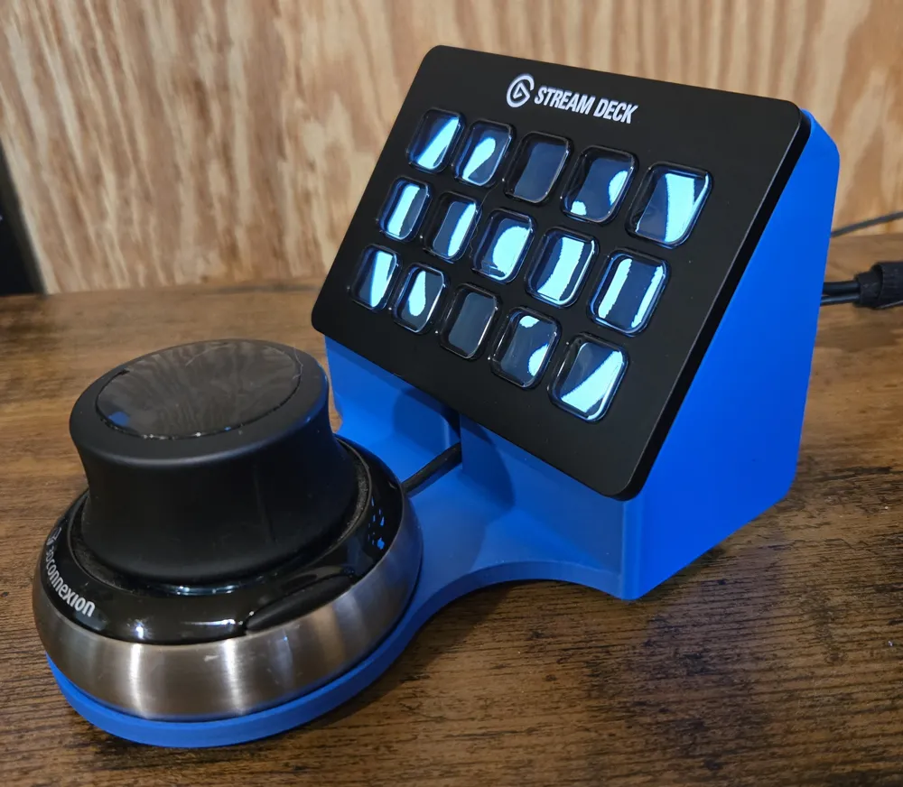 Space Mouse and Stream Deck Mk2 Console - Free 3D Print Model - MakerWorld