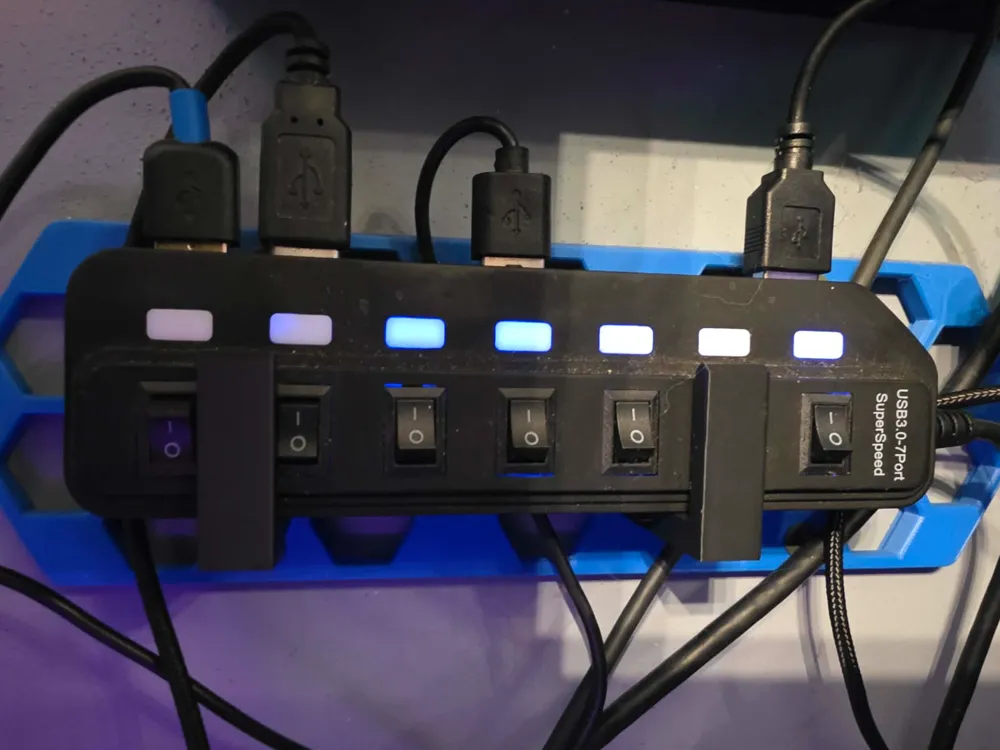 HSW USB-Leistenhalter – Kostenloses 3D-Druckmodell – MakerWorld