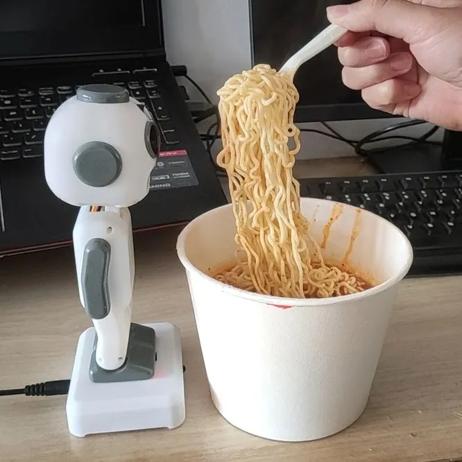A robot that helps cool noodles by 无恨 - MakerWorld
