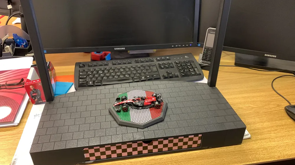 picture car stand - Free 3D Print Model - MakerWorld