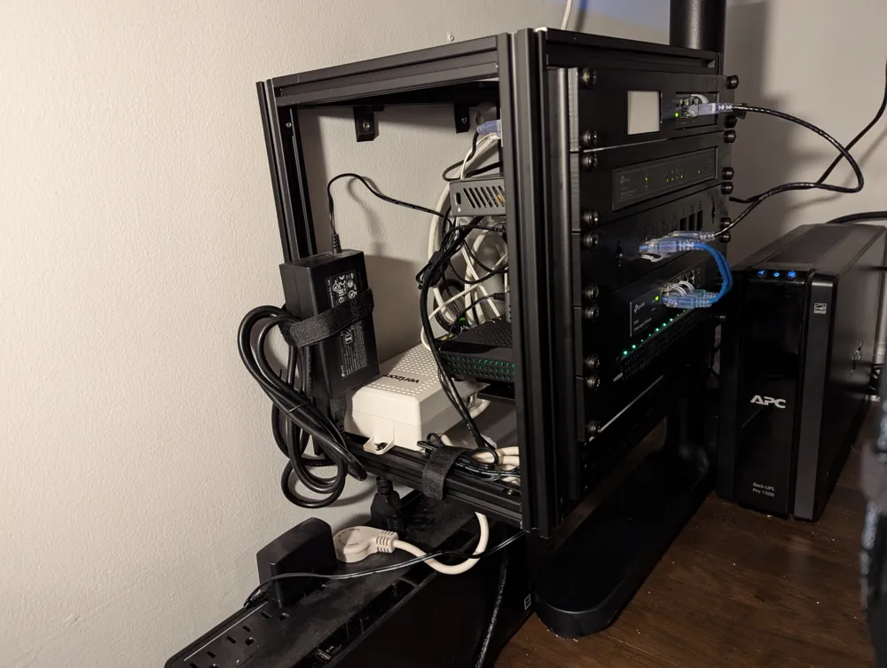 Miniature TP-Link Omada Server Rack by builder2024 - MakerWorld