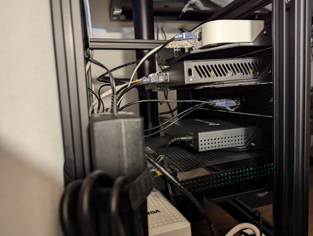 Miniature TP-Link Omada Server Rack by builder2024 - MakerWorld