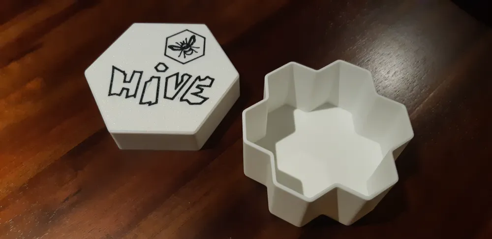 Pocket Hive Box with Cap Graphics Remixed by yellow_meeple05 - MakerWorld