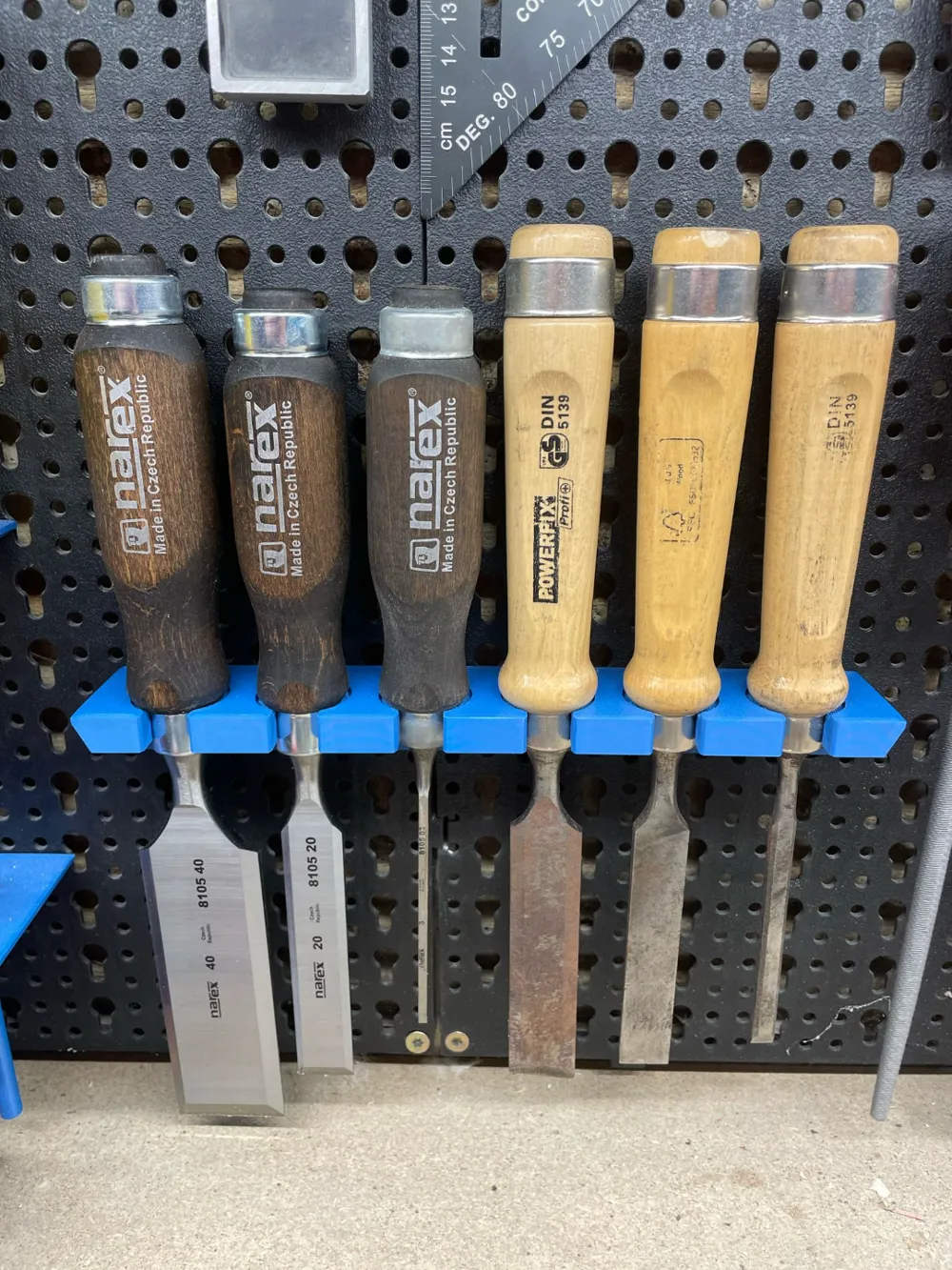 Wood chisel support for peg board by Didu - MakerWorld