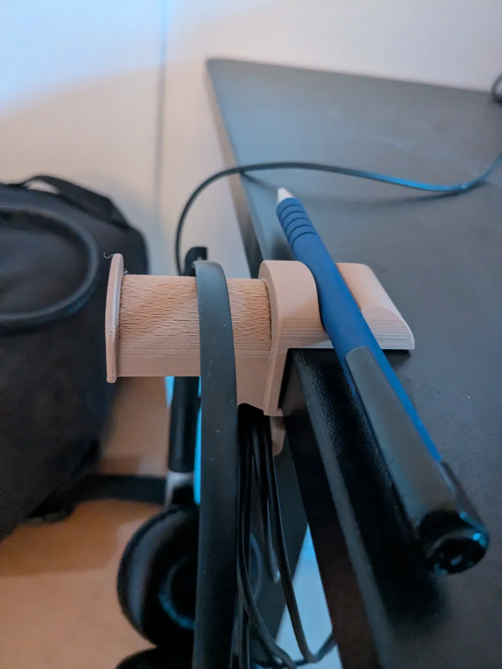 headphone holder - Amazon standing desk specific by 3DP-RAUL - MakerWorld