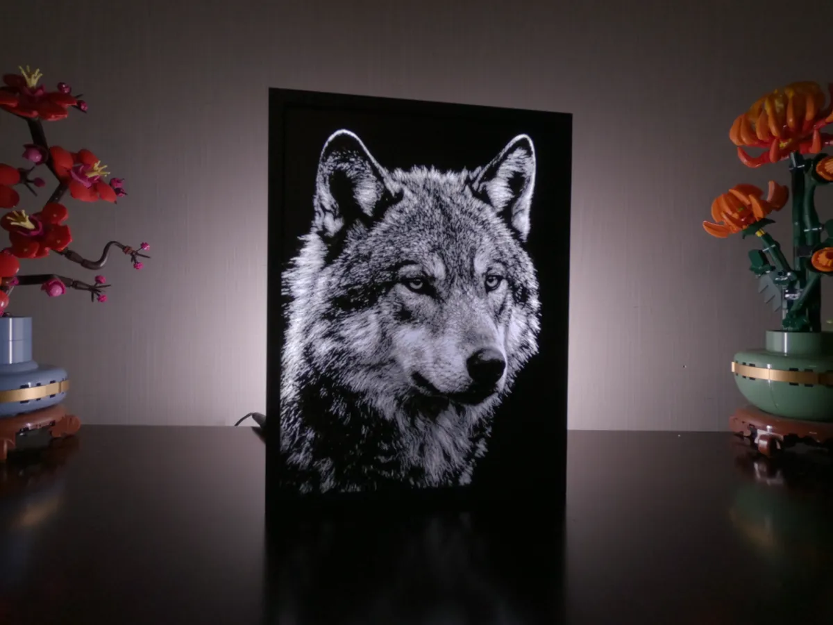 Hueforge Lamp - Wolf - Free 3D Print Model - MakerWorld