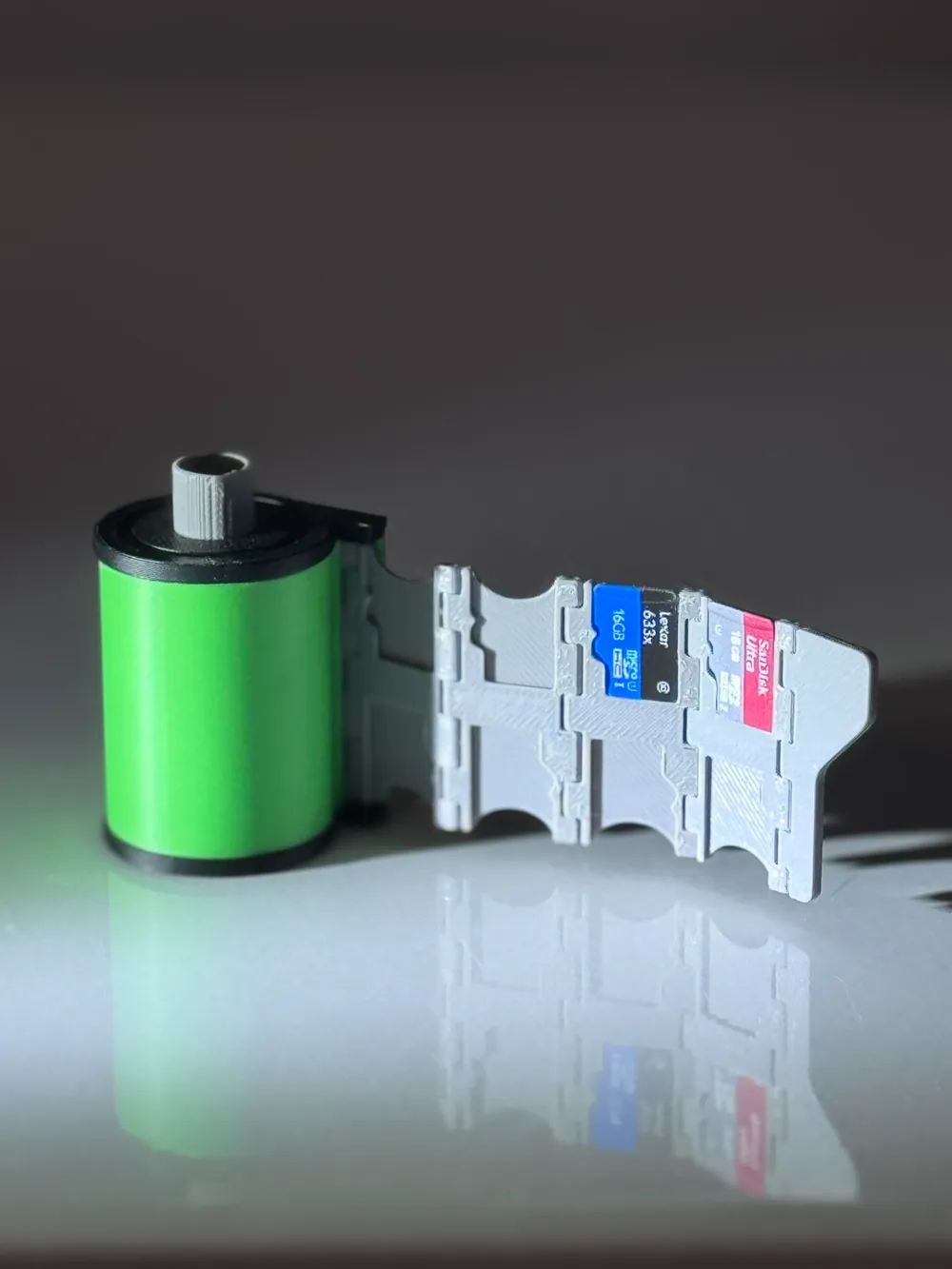 35mm胶片卷微型SD卡收纳盒 来自 rynkcr - MakerWorld