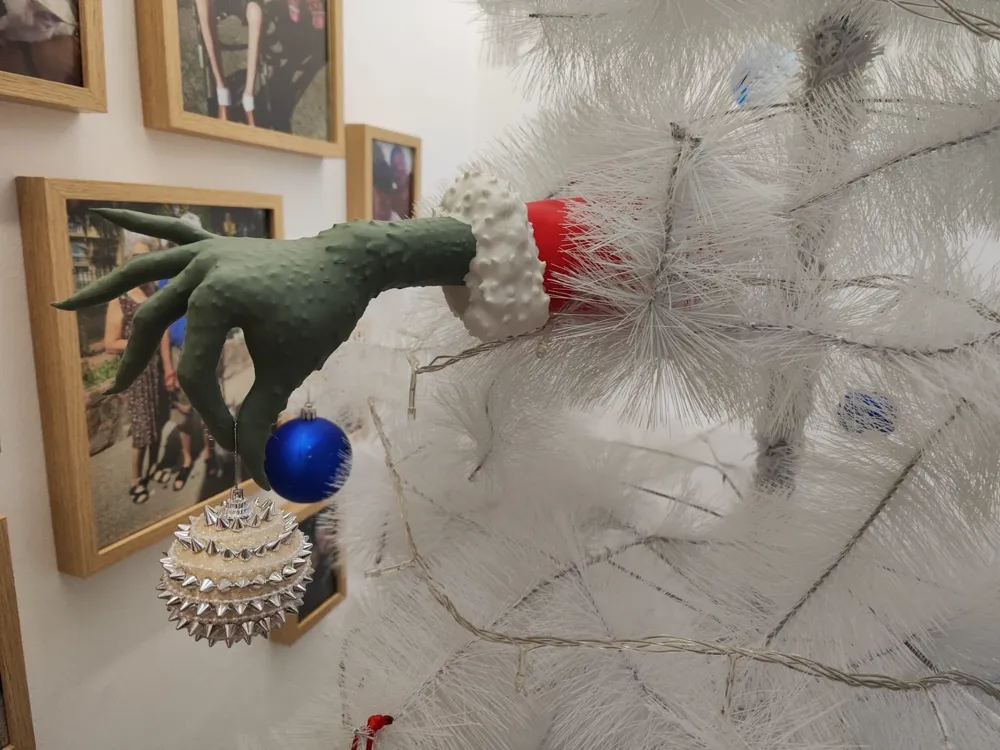 GRINCH HAND Remixed by Night3D MakerWorld: Download Free 3D Models