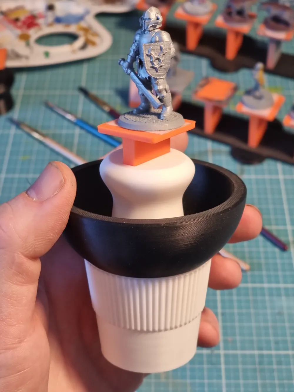 Spinning Handle miniature painting plattforms V2! by derLordiMakerWorld ...