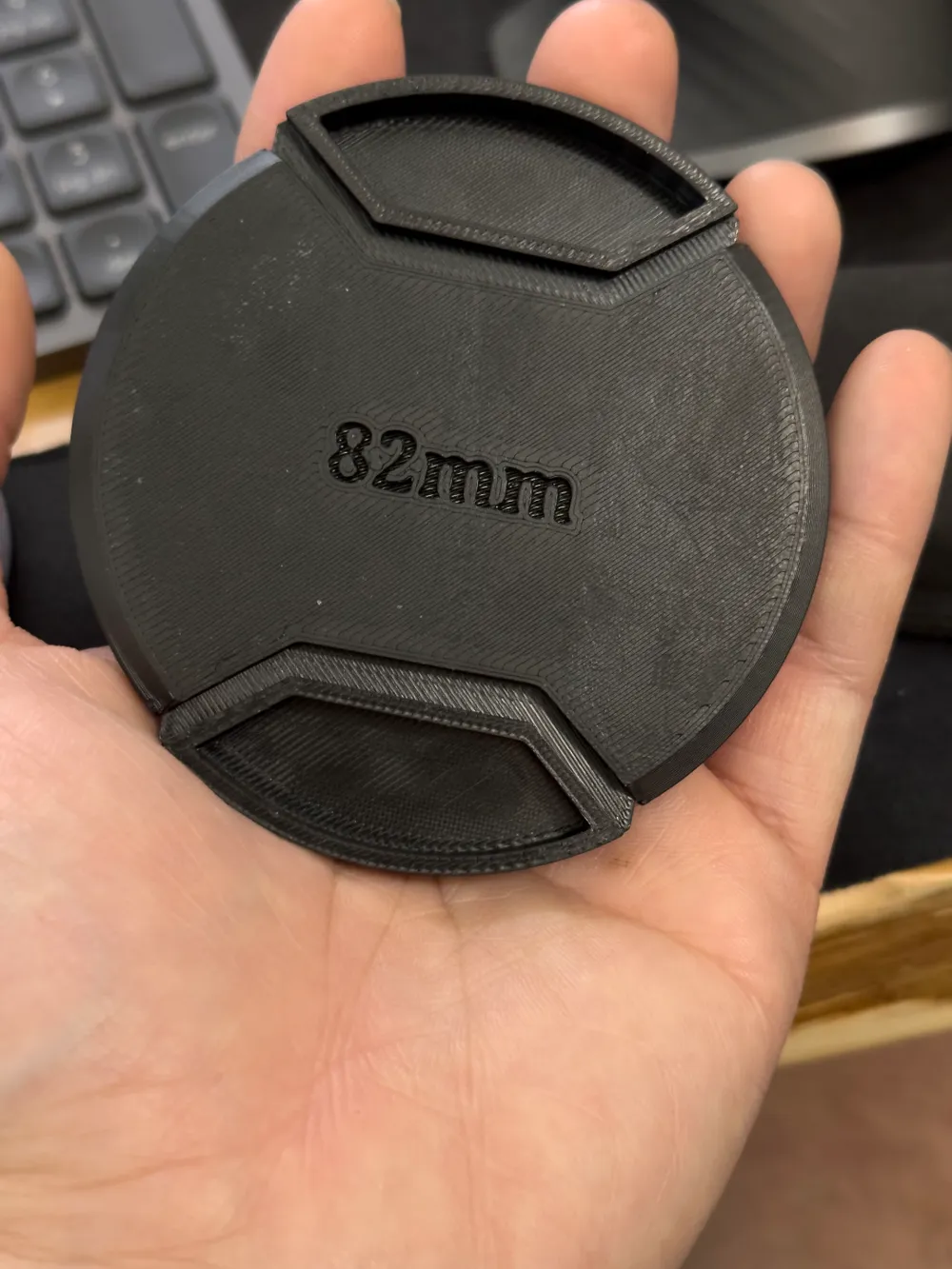 Pinch camera lens caps (58mm, 67mm, 77mm, 82mm) by alpowers MakerWorld ...