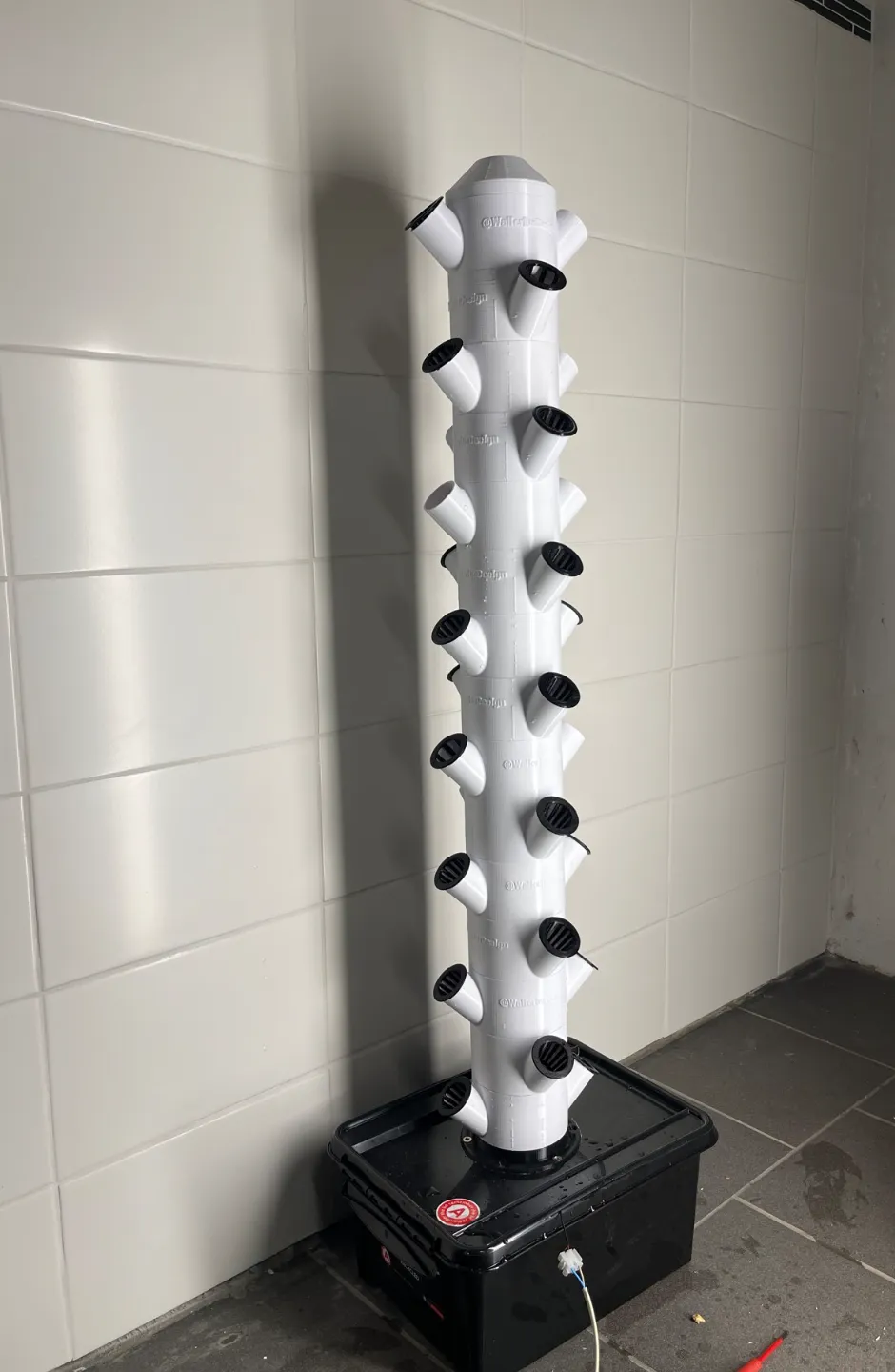 Hydroponic tower, unique humidification design by walleriusDesign ...