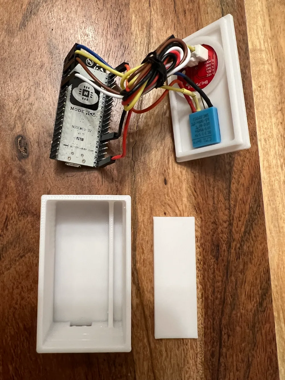 ESP32 NodeMCU-32 with temperature & light sensor - Free 3D Print Model ...