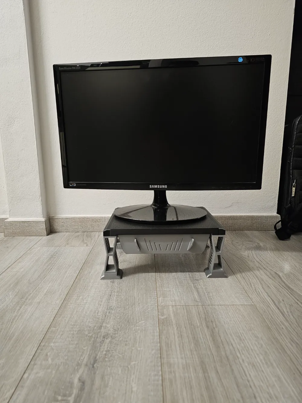 Multi-Monitor Lifter (+drawer + Rotating plate) by SimonMakerForge ...