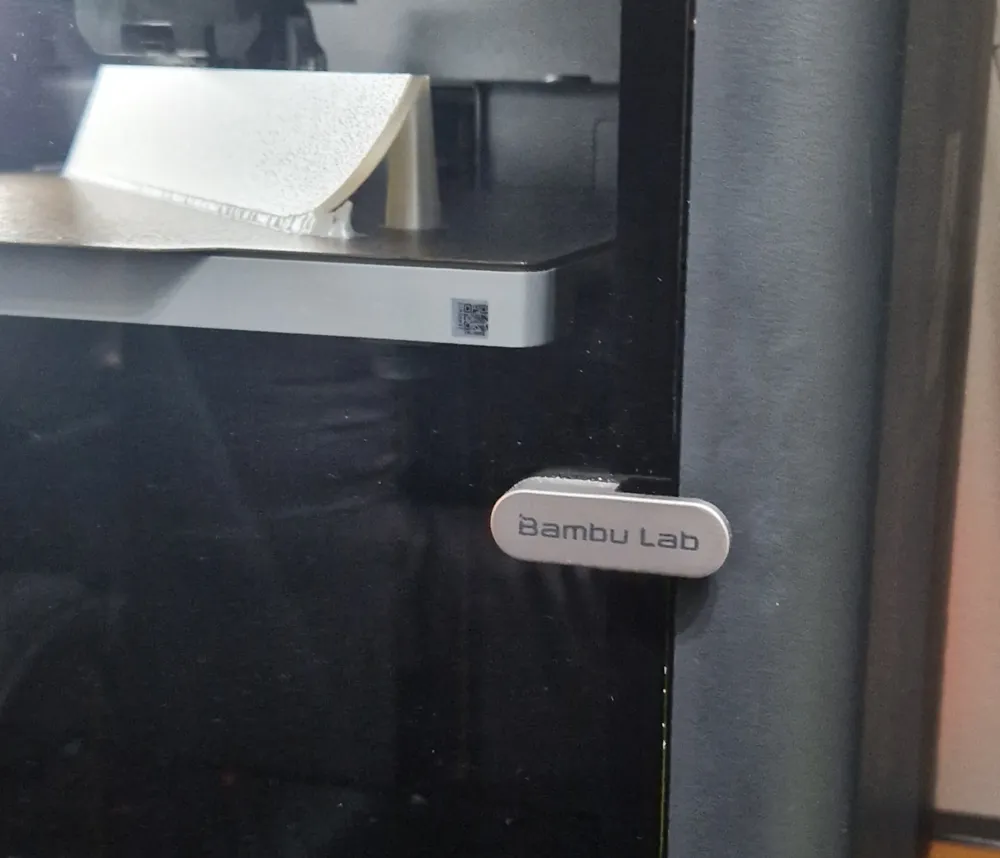 Ergonomic Handle for Bambu Lab P1S / P2S by JM73 MakerWorld: Download ...