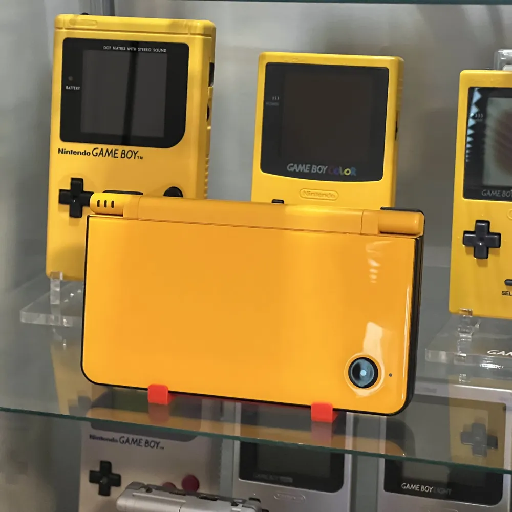 Minimalist Display Stand for Nintendo DSi XL LL by Kytor LLC - MakerWorld