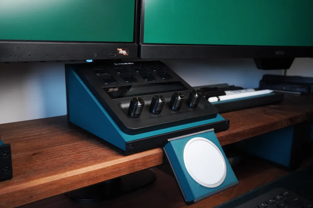 Stream Deck Plus + Stand By Foxwood by Foxwood MakerWorld: Download ...