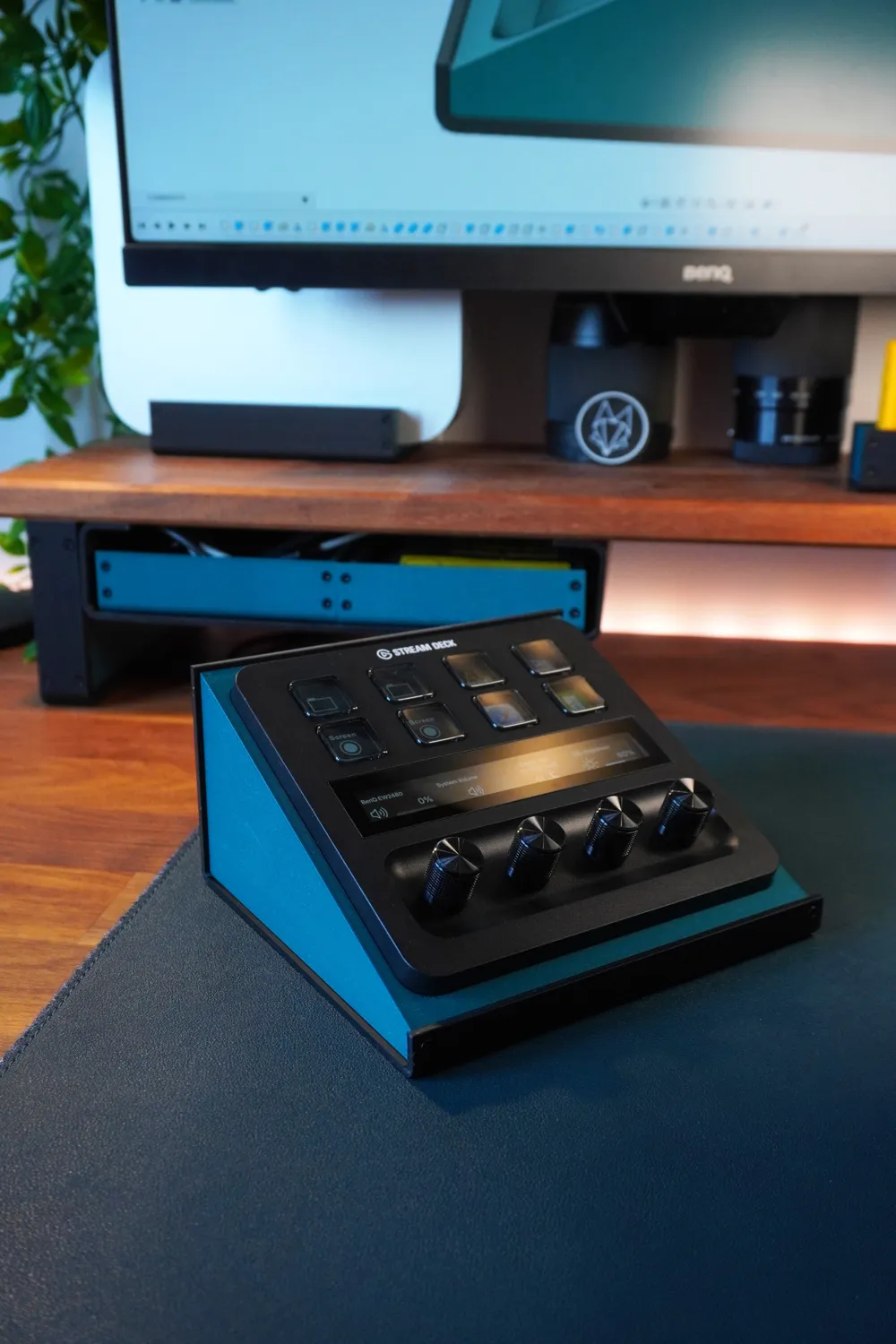 Stream Deck Plus + Stand By Foxwood by Foxwood MakerWorld: Download ...