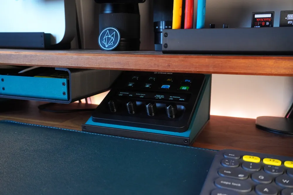 Stream Deck Plus + Stand By Foxwood by Foxwood MakerWorld: Download ...
