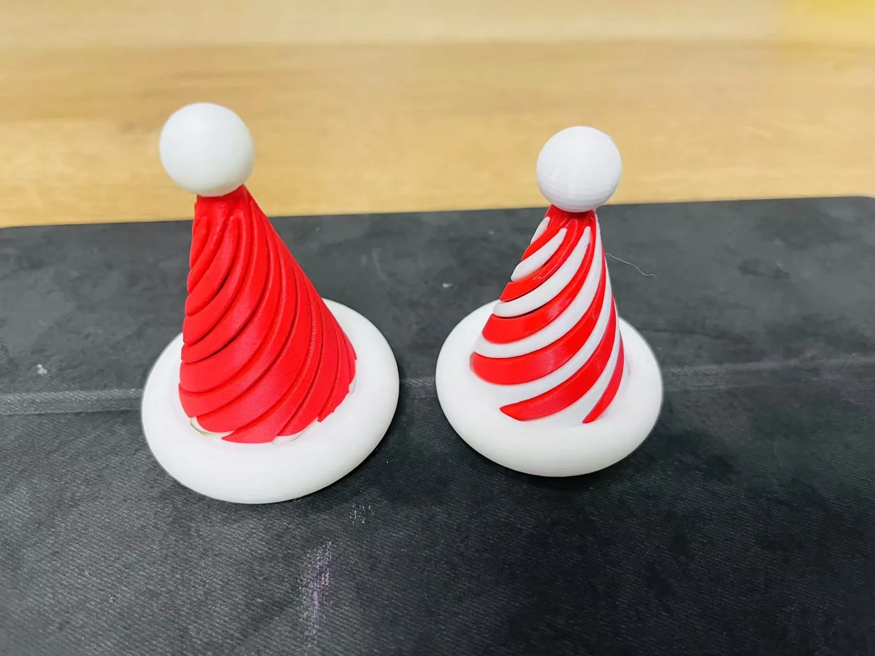 Impossible to Cross Christmas Hat by 火宅 - MakerWorld