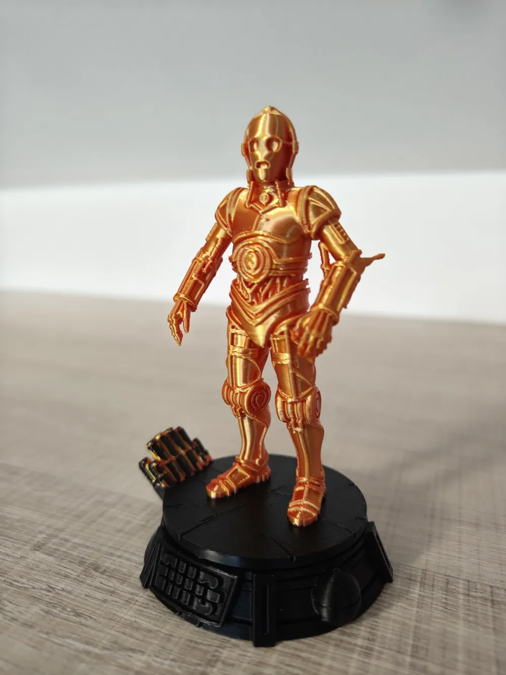 C-3PO: Droide de Protocolo por armania3d MakerWorld: Baixe modelos 3D ...