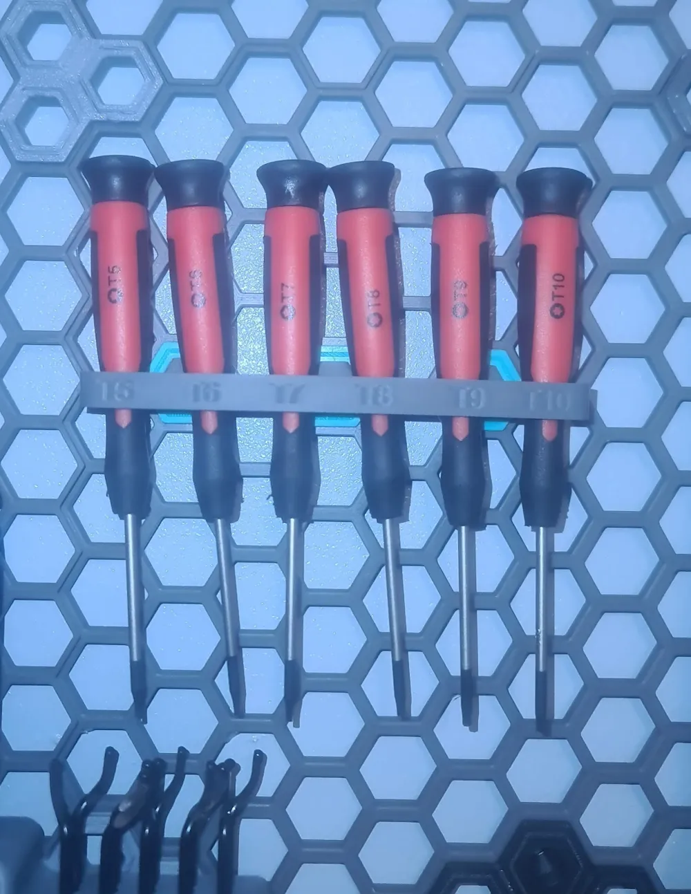 Honeycomb Storage Wall - Torx Screwdriver Holder by L3DDY - MakerWorld