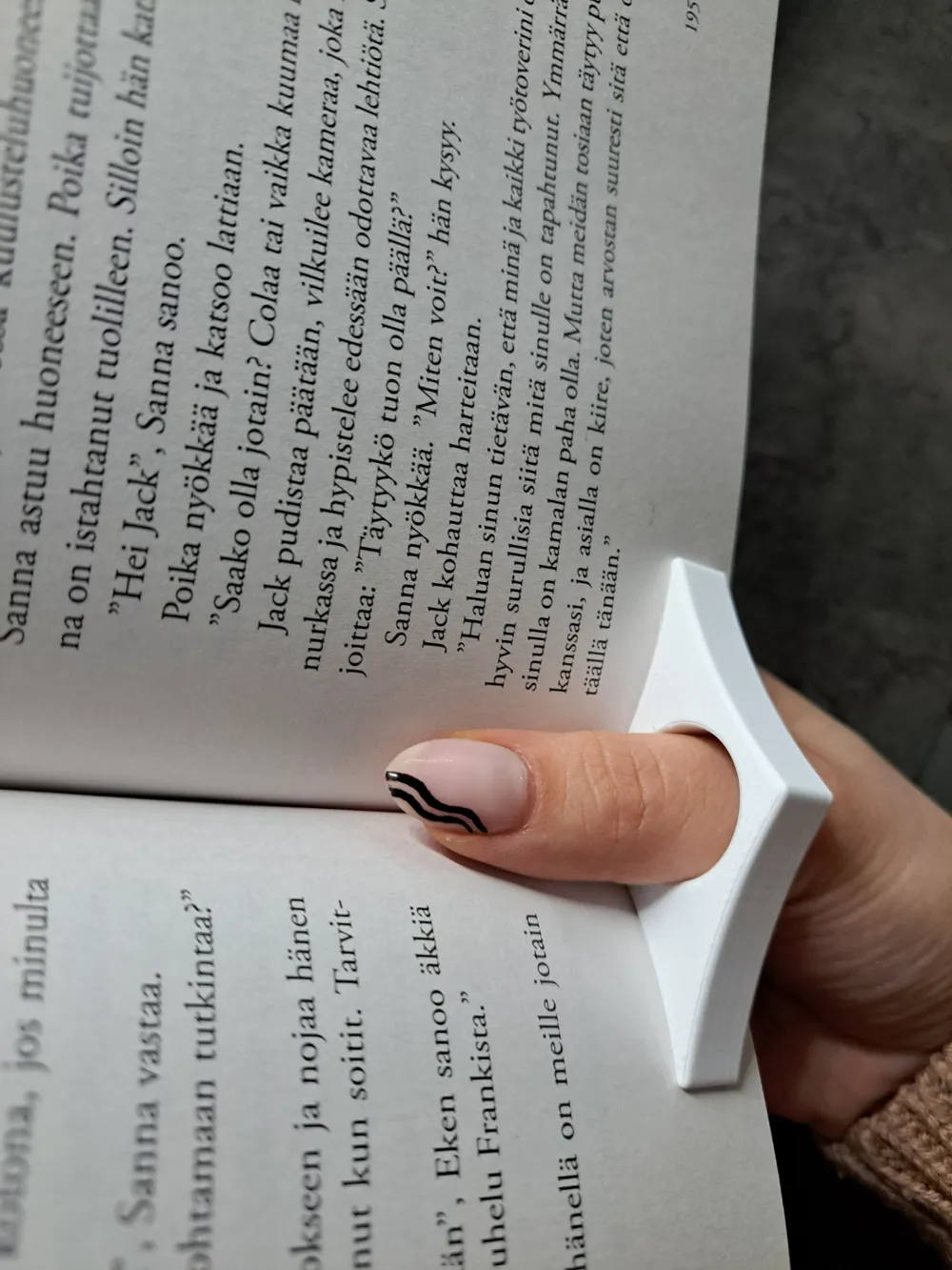 Book page holder - Free 3D Print Model - MakerWorld