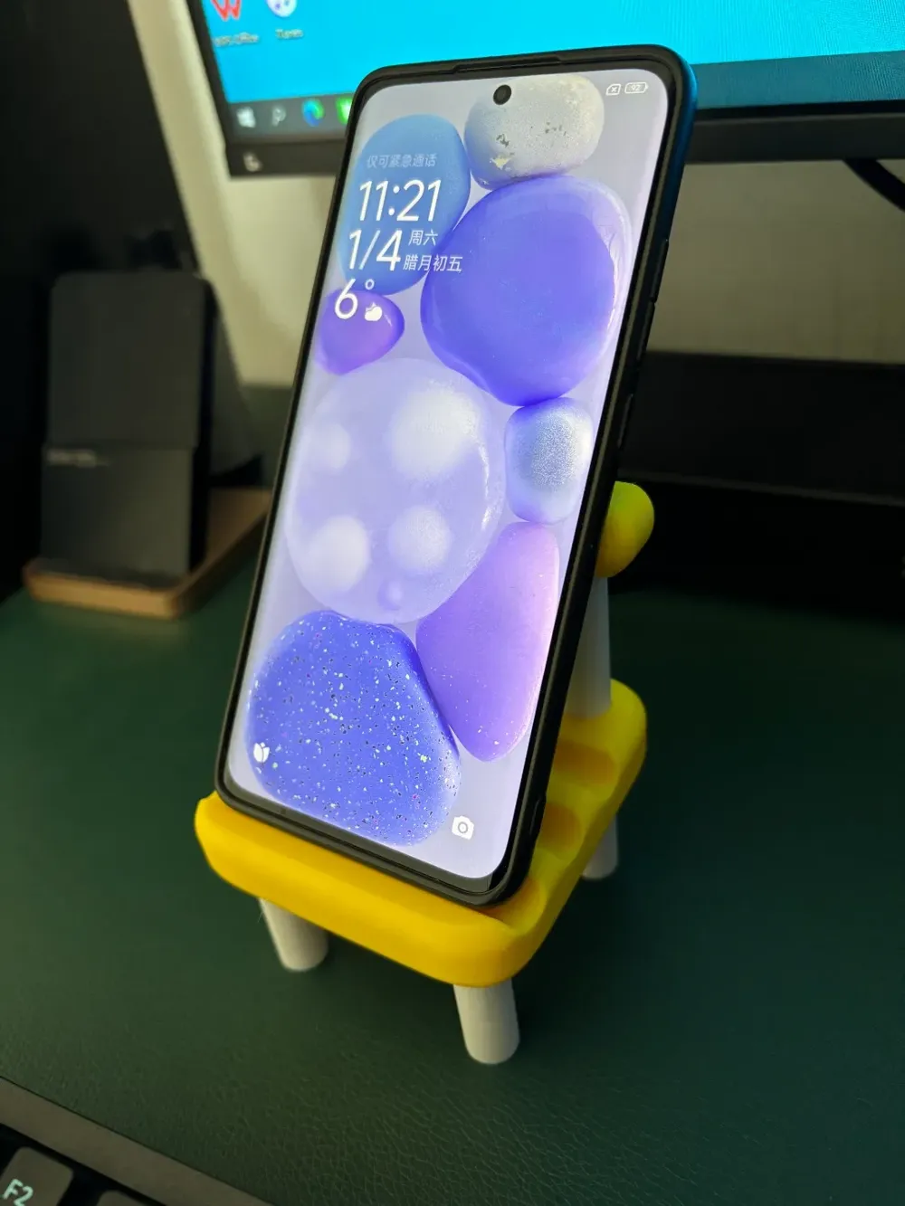 Miniature Bench Phone Stand by ischoolbag - MakerWorld