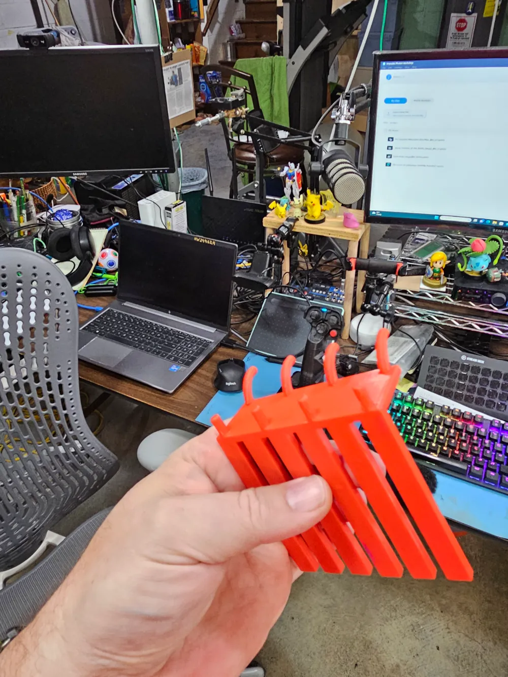 Pegboard USB organizer by JBGecko13 - MakerWorld