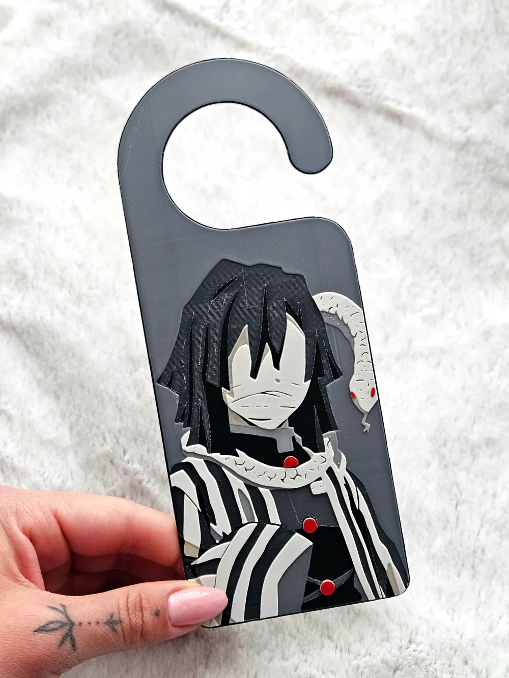 3Dプリント 蛇柱 伊黒小芭内 - 鬼滅の刃 ドアハンガー - 無料3Dモデル -MakerWorld