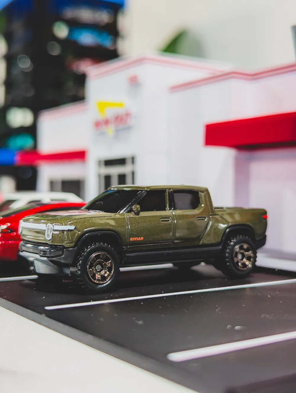 IN-N-OUT Model Set - Hot Wheels Display 1:64 Scale by LAYRLAB ...