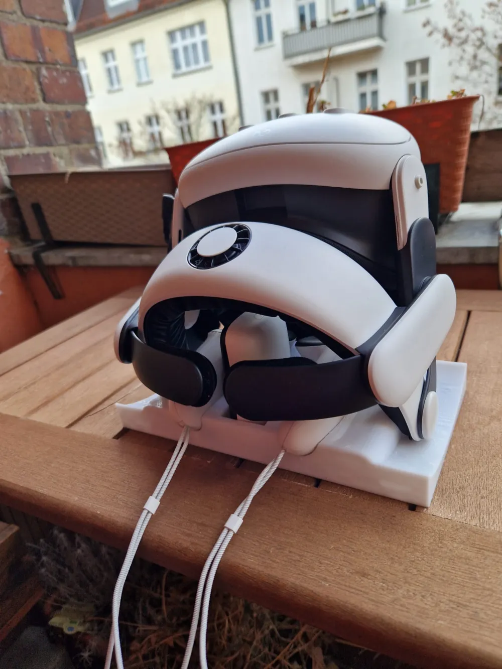 Quest 3 - BOBO VR S3pro controller holder dock Remixed by Mr. Basti ...