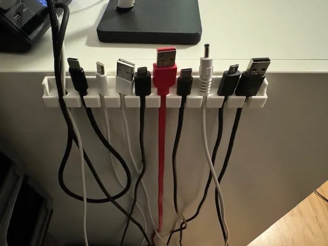 USB Kabelhalter / USB cable holder (organizer) by logwave - MakerWorld