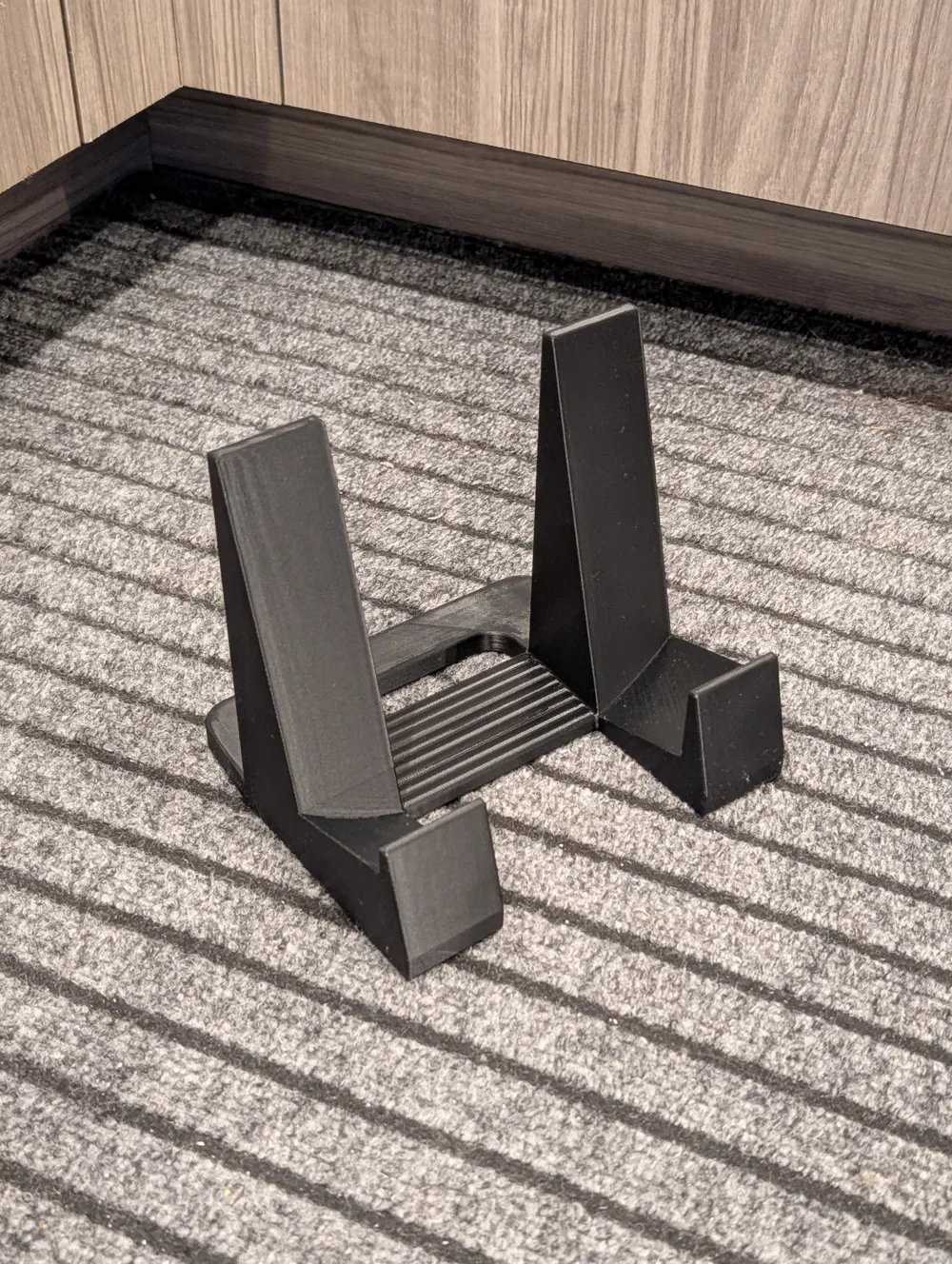 Sturdy Wall Clock Stand by Purimau MakerWorld: Download Free 3D Models