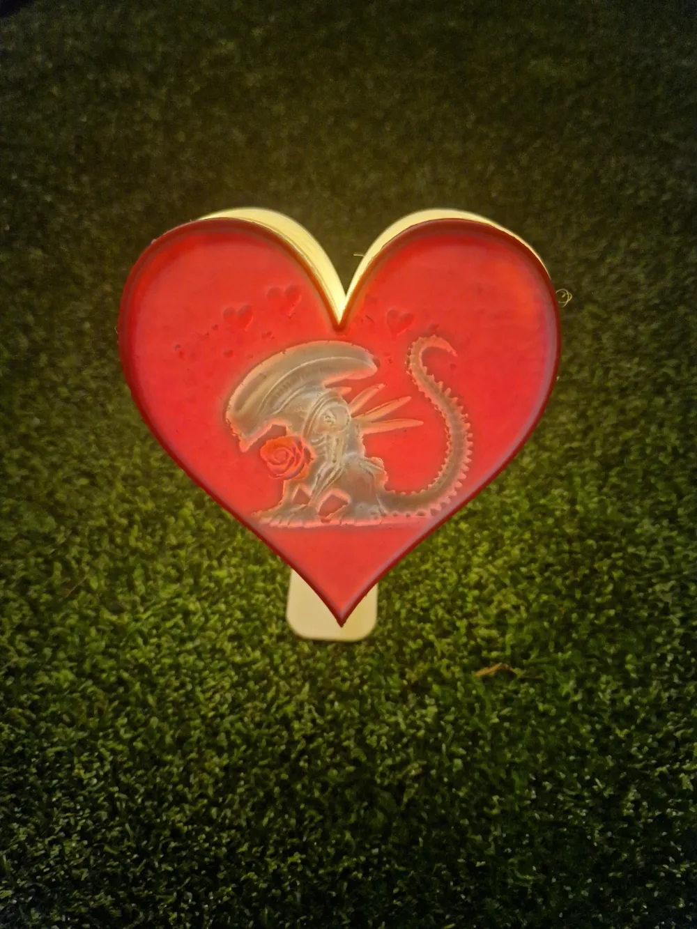 LITHOPHANE - Alien Xenomorph in love - pet by Jendapce - MakerWorld